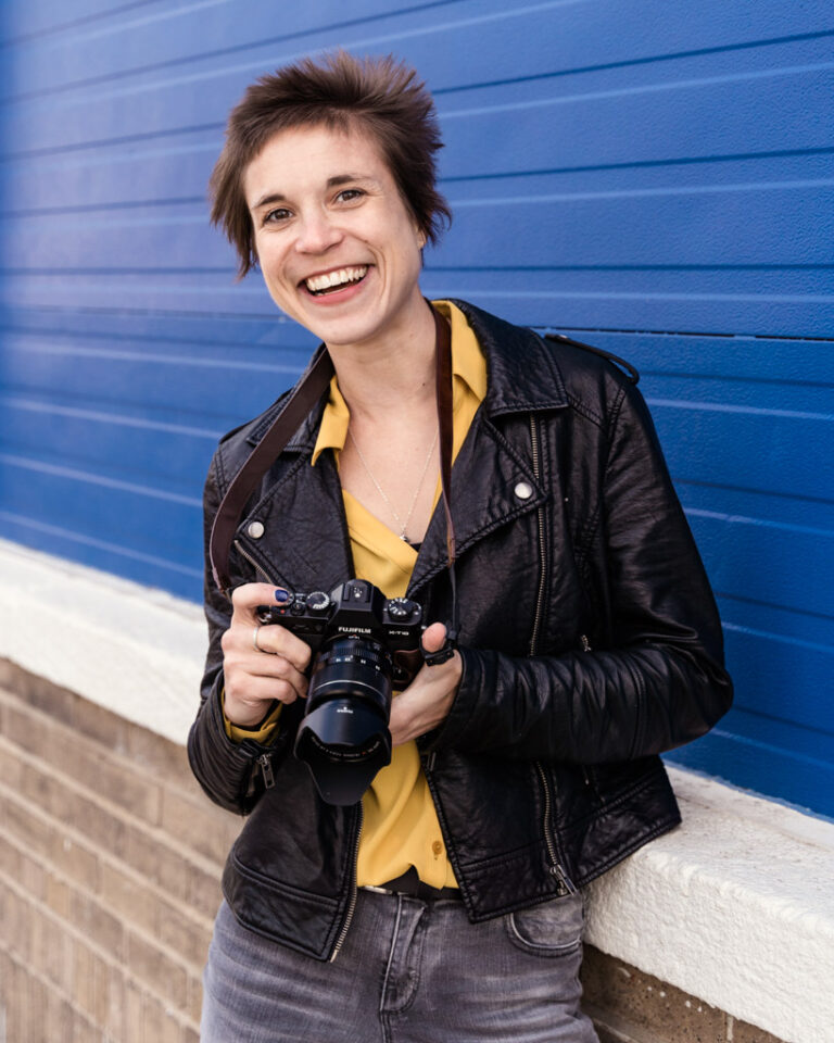 Field Museum Engagement with T-Rex – Emma Mullins Photography